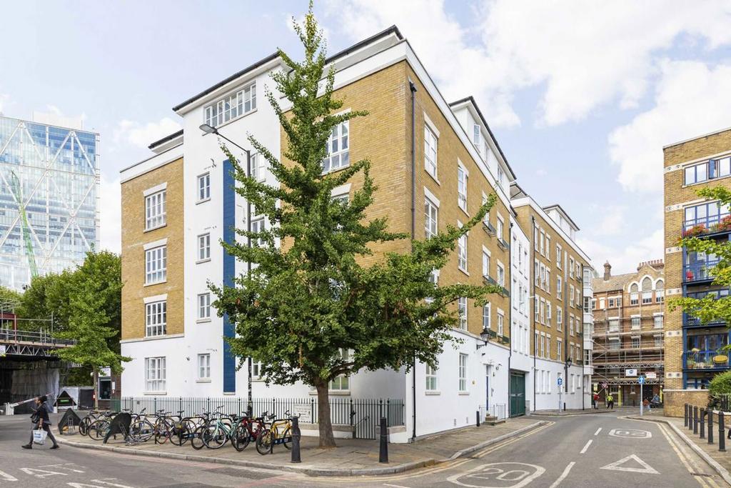 Lamb Street, London E1 2 bed flat - £3,200 pcm (£738 pw)