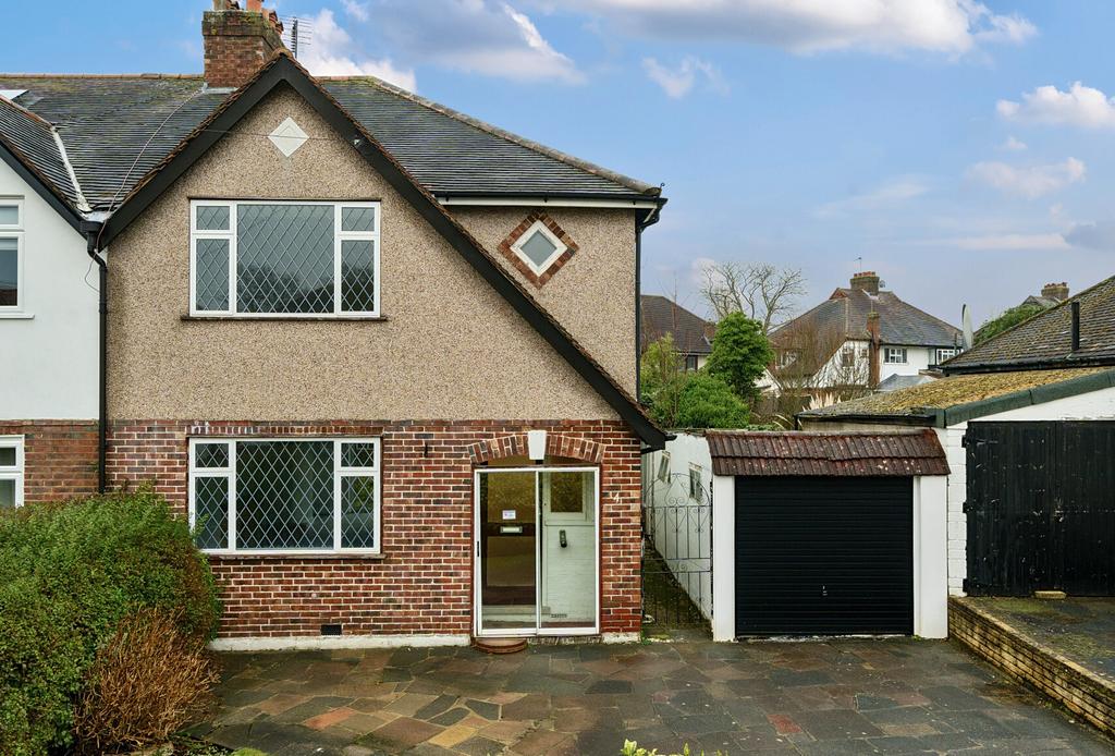 St. Clair Drive, Worcester Park KT4 3 bed semi-detached house - £645,000