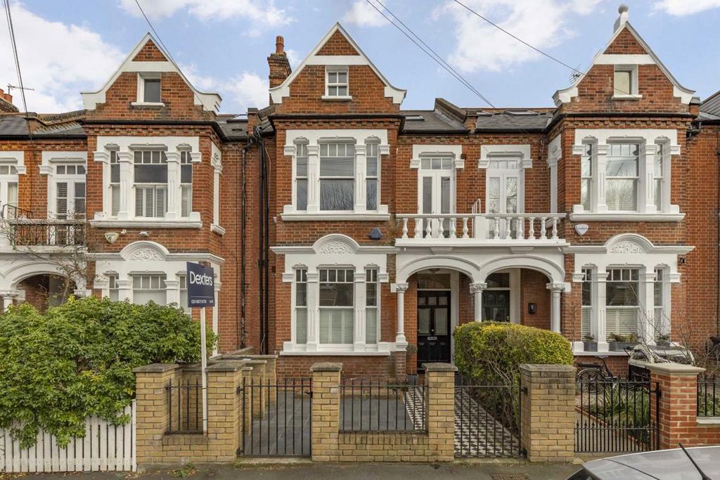 Crescent Lane, London SW4 2 bed flat - £2,400 pcm (£554 pw)
