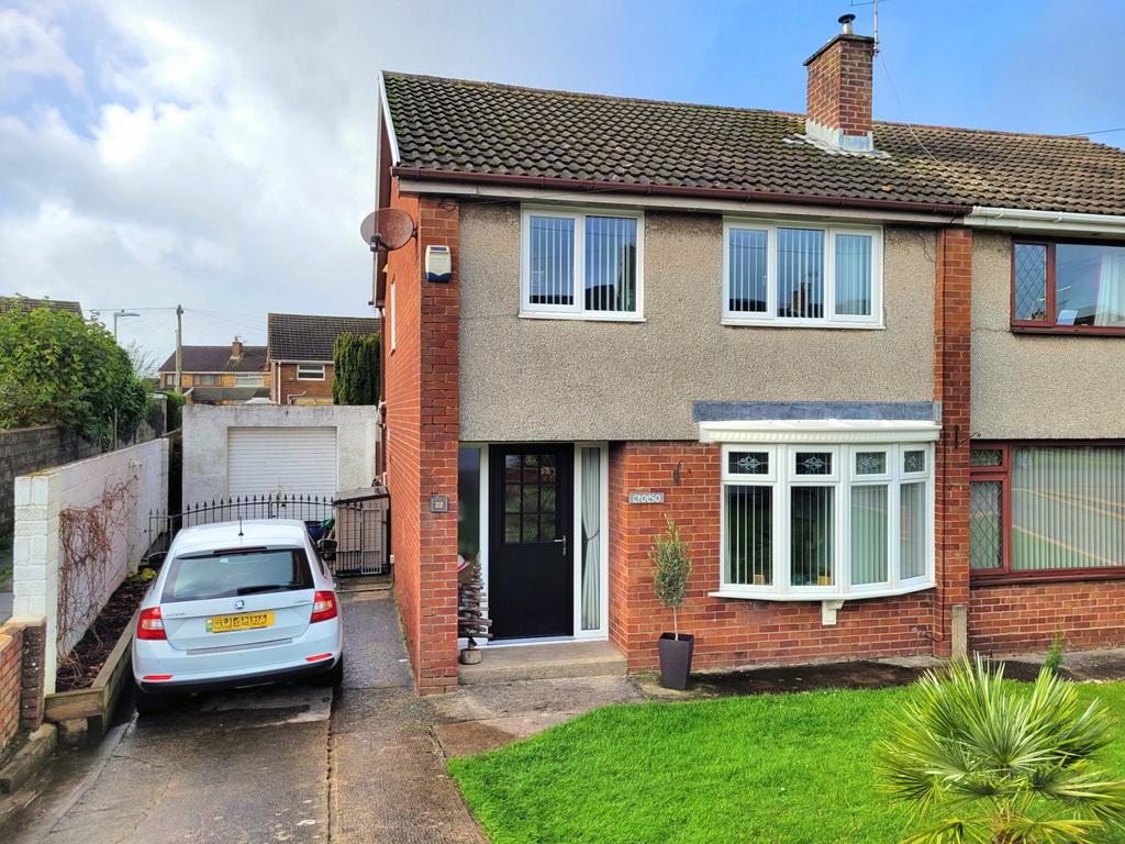 GLAN Y LLYN, NORTH CORNELLY, CF33 4EF 3 bed semi-detached house - £225,000