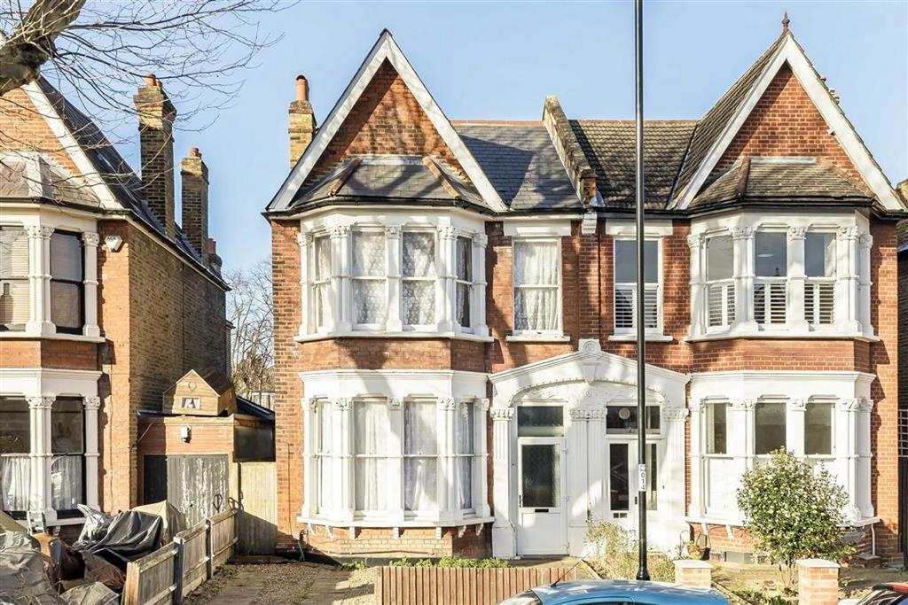 Inchmery Road, London SE6 4 bed semi-detached house - £900,000