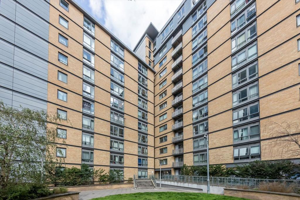 Victoria Road, London W3 1 bed flat for sale - £275,000
