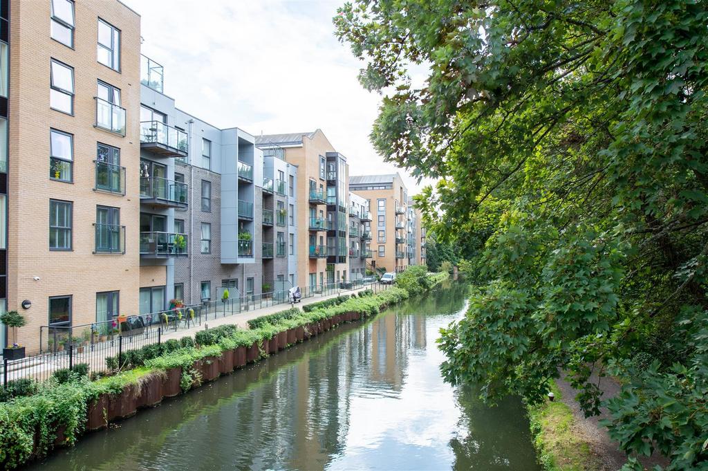 The Embankment, Nash Mills Wharf... 2 bed apartment - £1,575 pcm (£363 pw)