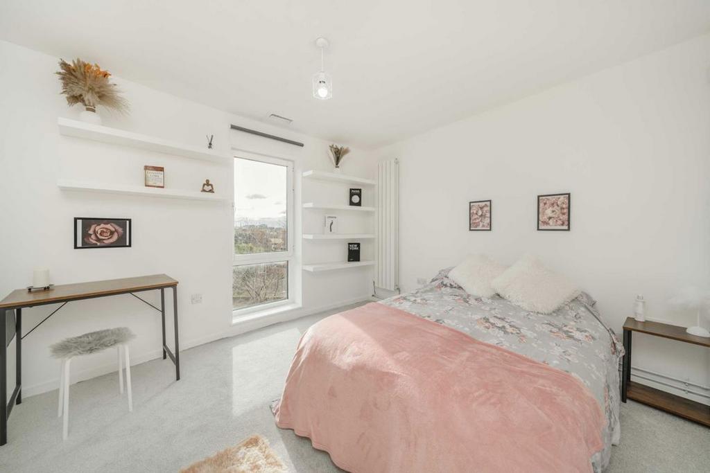 Banstead Court, London W12 1 bed flat for sale - £315,000