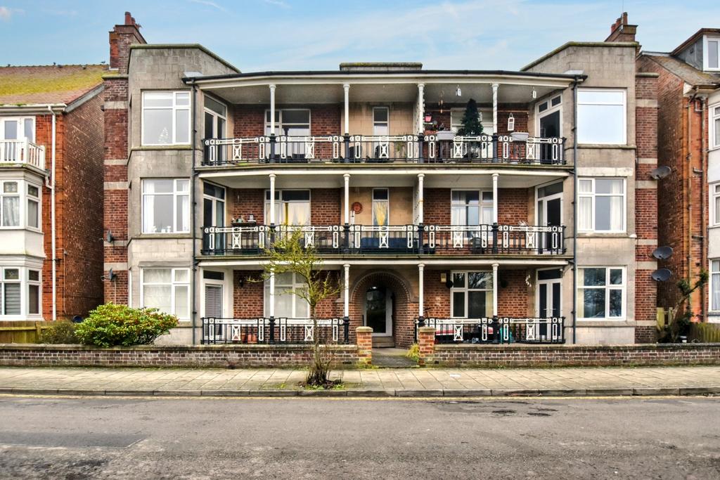 South Parade, Skegness, PE25 3 bed flat for sale - £170,000