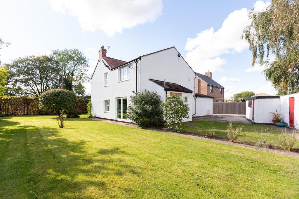 Hull Road, Hemingbrough, Selby 4 bed detached house - £485,000