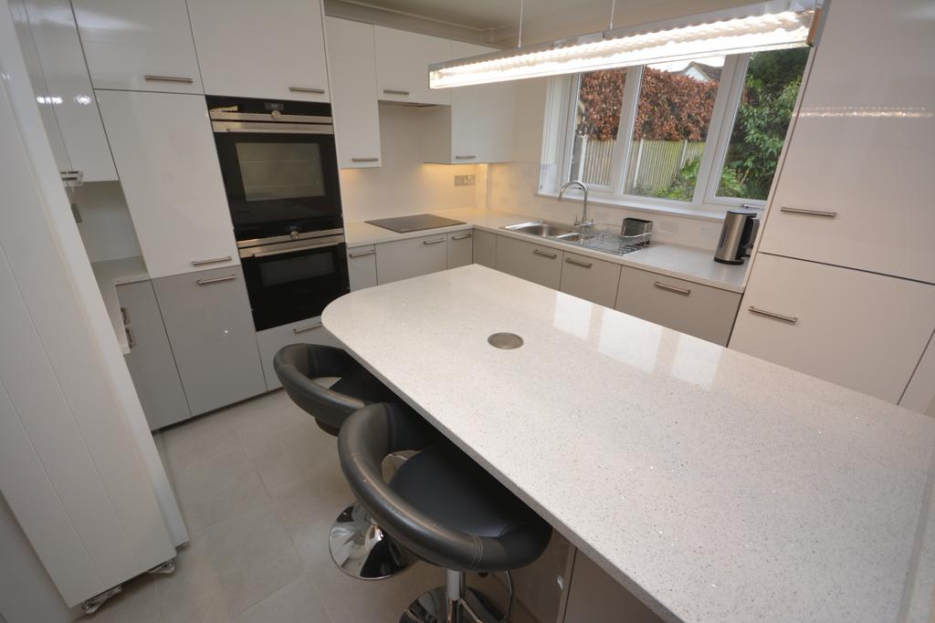Badgers Close, CM2 4 bed detached house - £2,500 pcm (£577 pw)