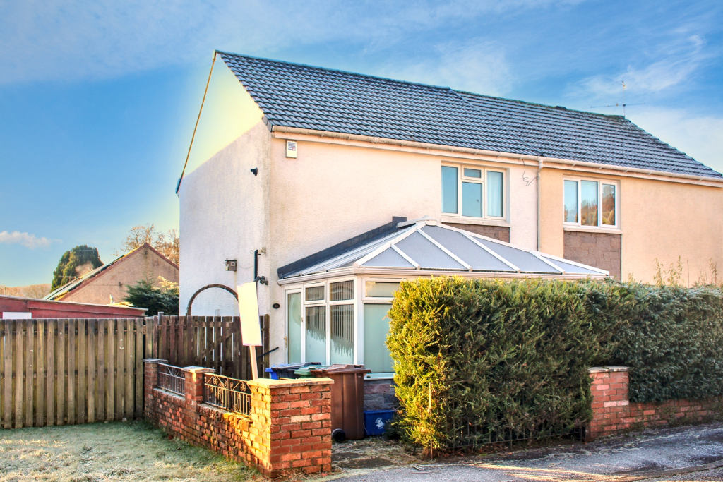 Willoughby Place, Callander, FK17 2 bed semi-detached house - £129,000