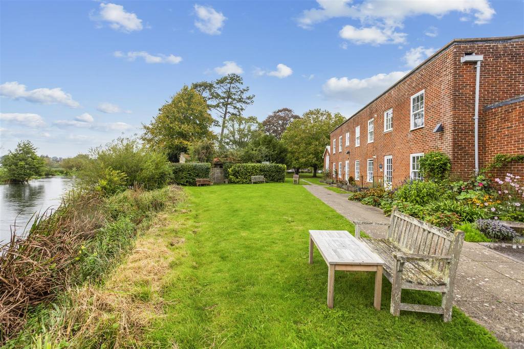 The Close, Salisbury 2 bed flat - £475,000