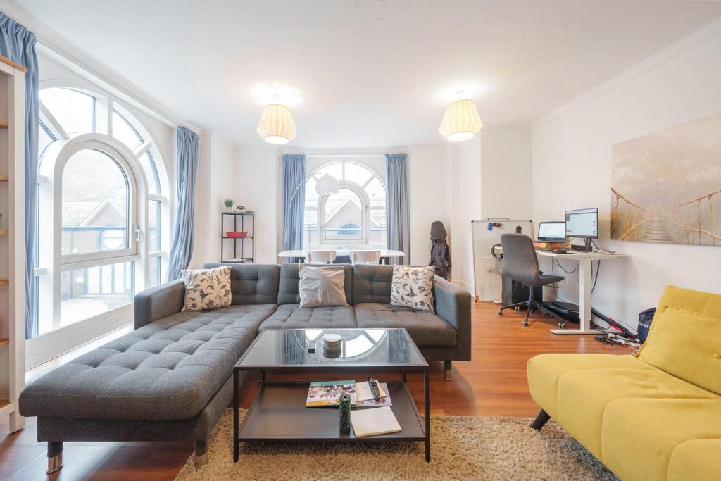 Coral Row, Battersea, London, SW11 2 bed flat - £500,000