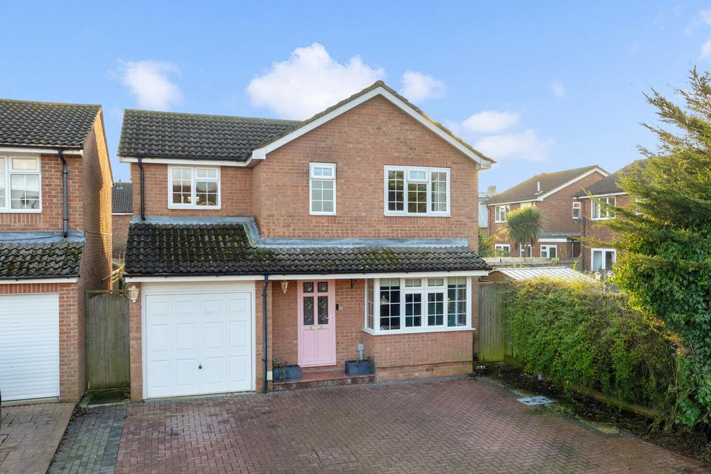 Hailsham BN27 4 bed detached house - £410,000