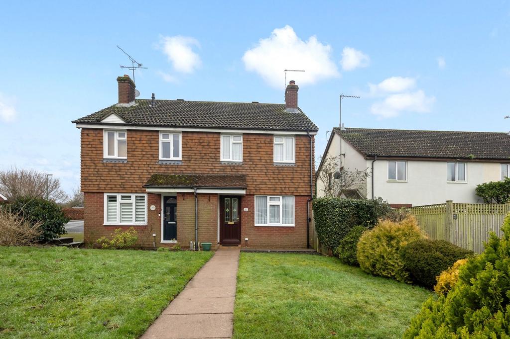 Earlswood Close, Horsham, RH13 3 bed semi-detached house - £385,000
