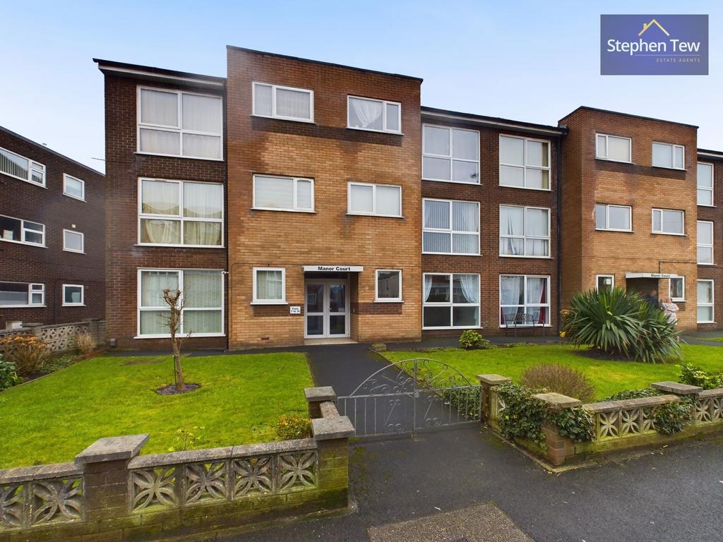 Hawes Side Lane, Blackpool, FY4 2 bed flat for sale - £70,000