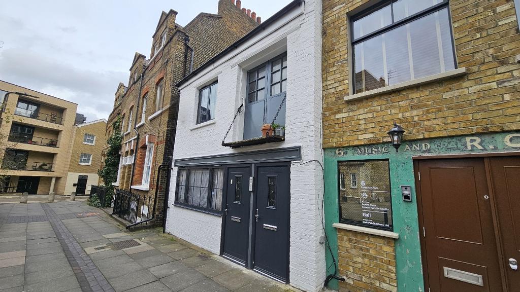 Sylvester Path, London, Hackney 2 bed apartment for sale - £450,000