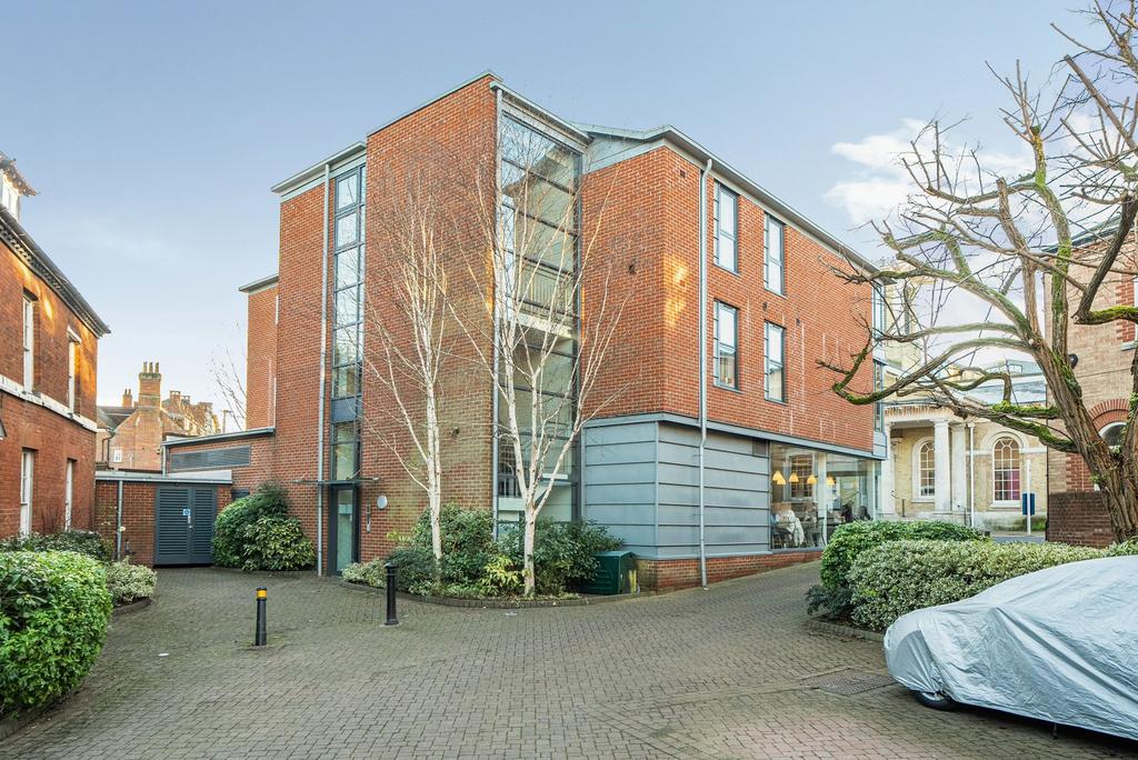 Exchange Square, Winchester, SO23 2 bed flat for sale - £365,000