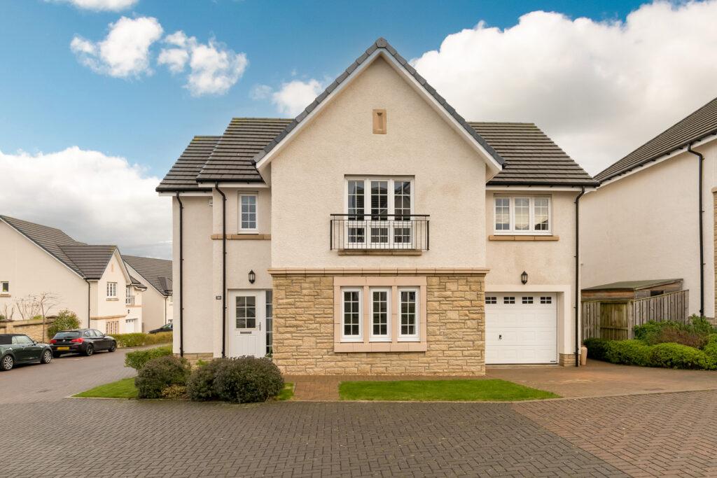 39 Coulter Crescent, Liberton, EH16 6DZ 4 bed detached house - £600,000