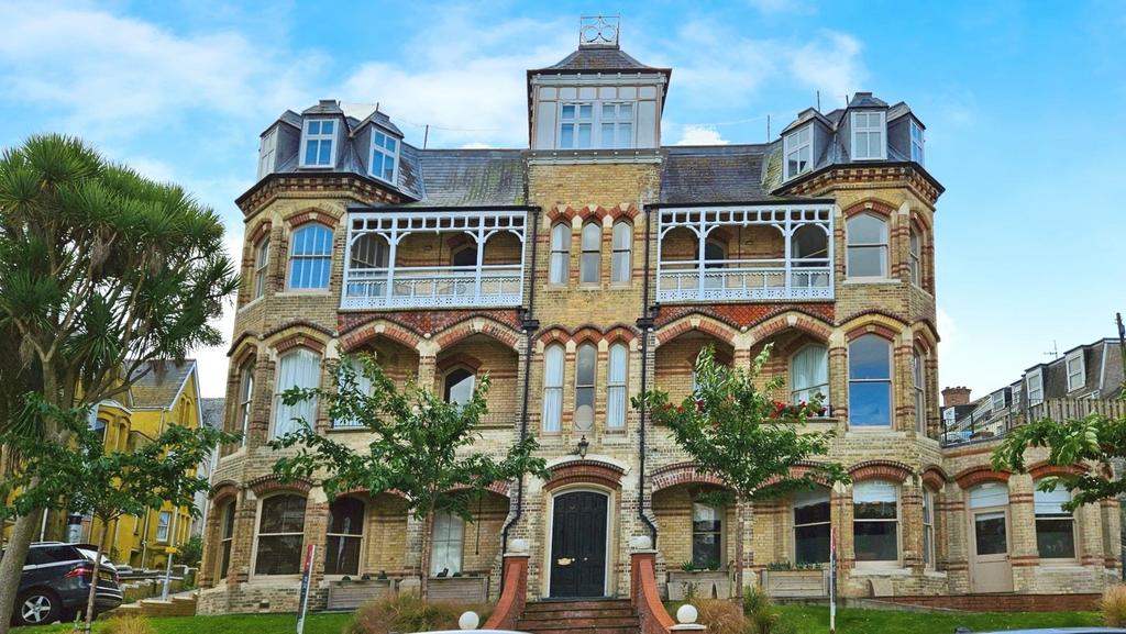 Ilfracombe, Devon 2 bed flat - £245,000
