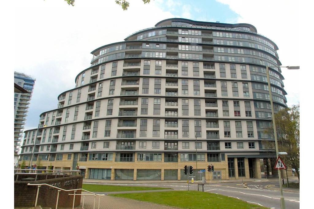 Centrium, Woking GU22 2 bed apartment - £1,600 pcm (£369 pw)