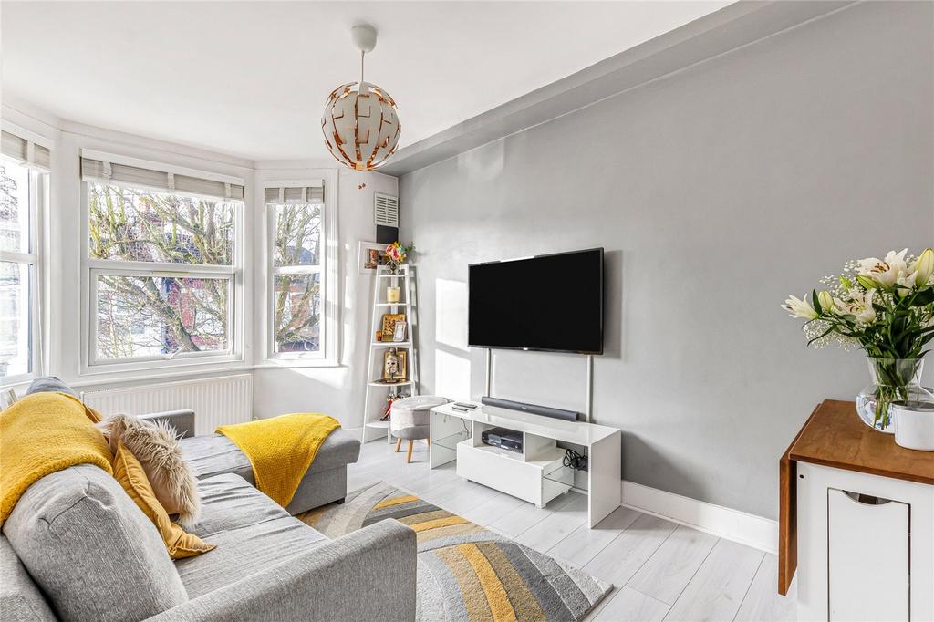 Fernthorpe Road, Furzedown, SW16 2 bed flat - £499,950