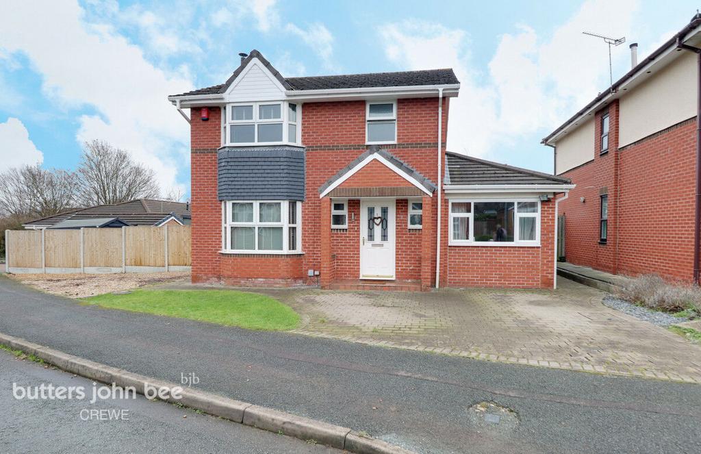Acorn Bank Close, Crewe 3 bed detached house - £300,000