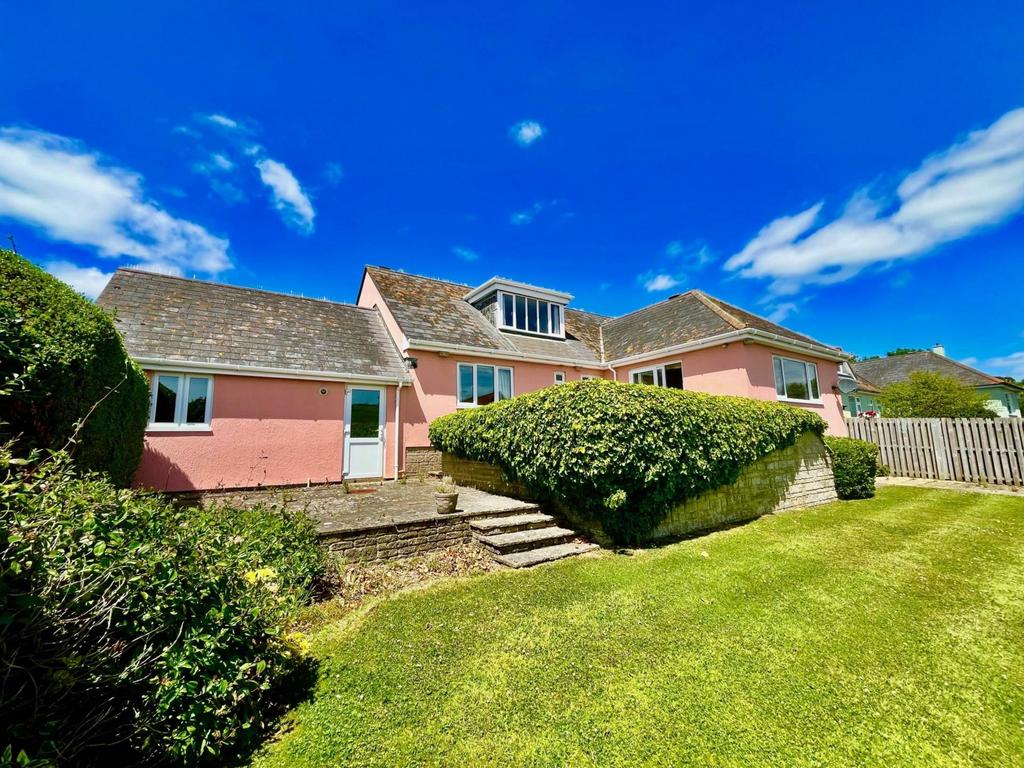 Hammonds Mead, Charmouth, Dorset 3 bed detached house for sale - £650,000