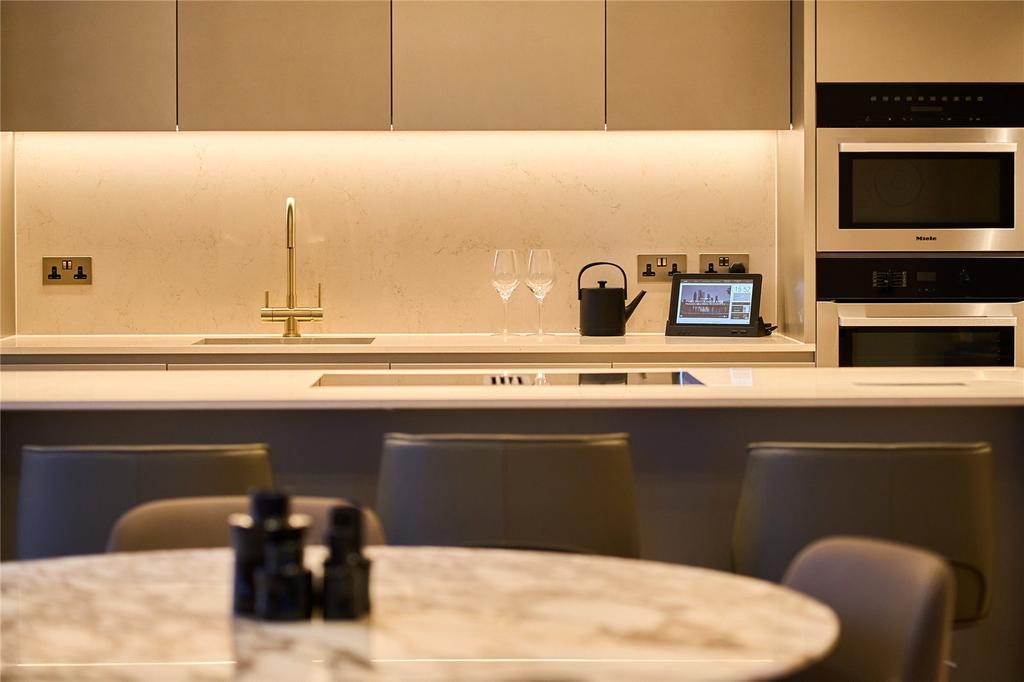 Nine Elms Lane, Nine Elms, SW8 2 bed apartment to rent - £14,998 pcm (£ ...