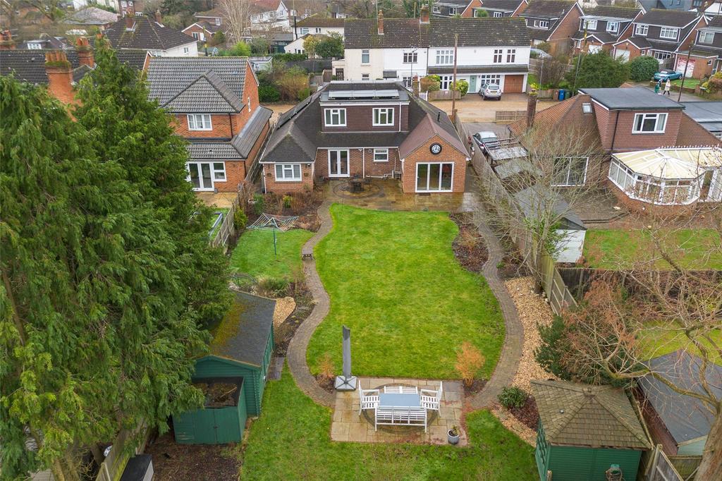 Green Lane, Berkshire GU47 4 bed detached house - £795,000