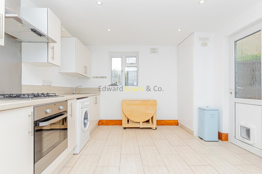 Brooke Road, London N16 2 bed flat - £1,850 pcm (£427 pw)