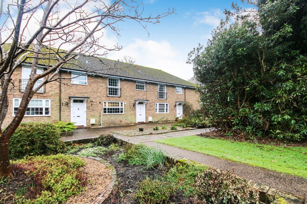 Felbridge Court, Felbridge, RH19 3 bed terraced house for sale - £475,000