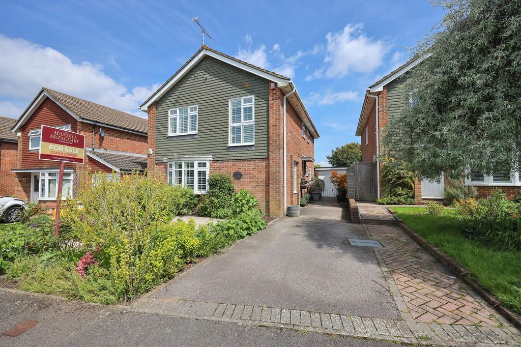 The Warren, Burgess Hill, RH15 4 bed detached house - £560,000