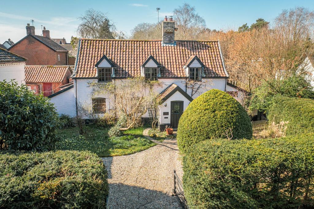 Saxlingham Nethergate 3 bed character property for sale - £450,000