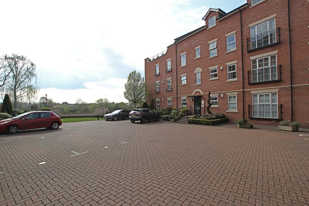 Harry Davis Court, Armstrong Drive... 2 bed apartment - £1,400 pcm (£ ...