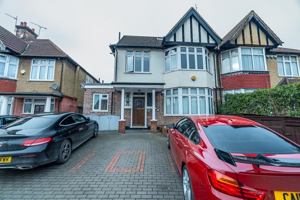 London NW4 2 bed apartment - £1,798 pcm (£415 pw)