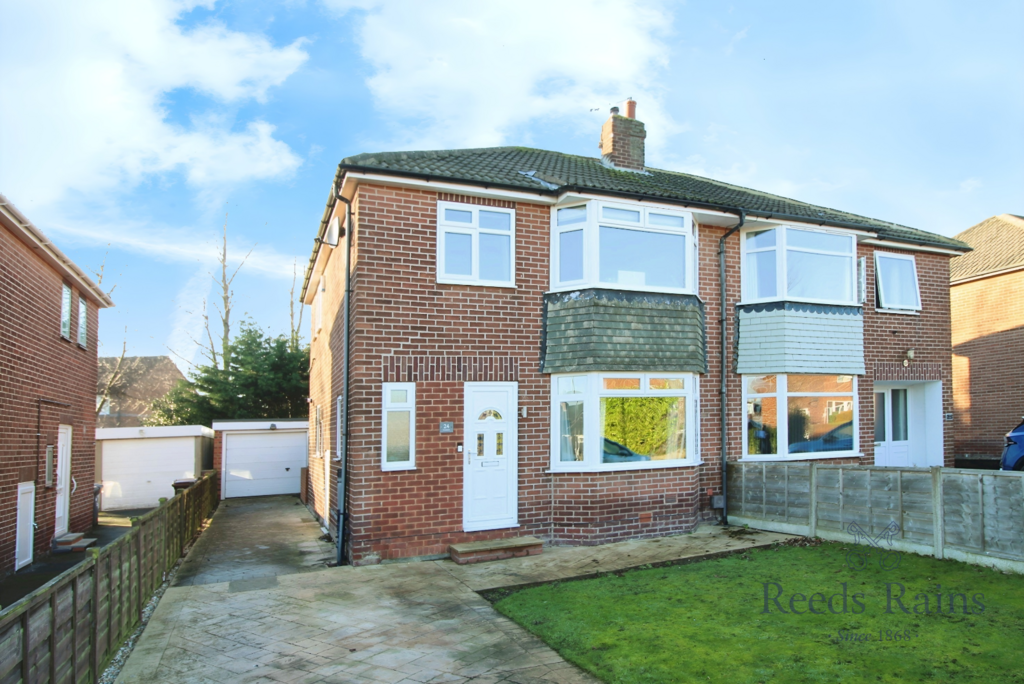 Sandyacres, Leeds LS26 3 bed semi-detached house - £280,000