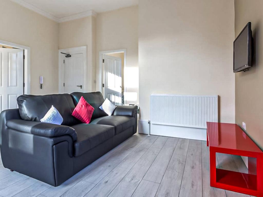 Apt 17, Portland Place, 54-56... 1 bed apartment - £750 pcm (£173 pw)