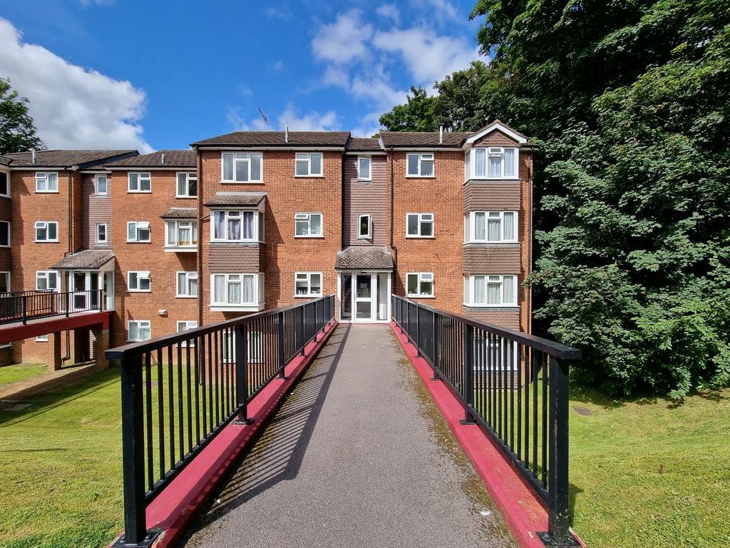 Craigmount, Radlett, WD7 1 bed flat to rent - £1,200 pcm (£277 pw)