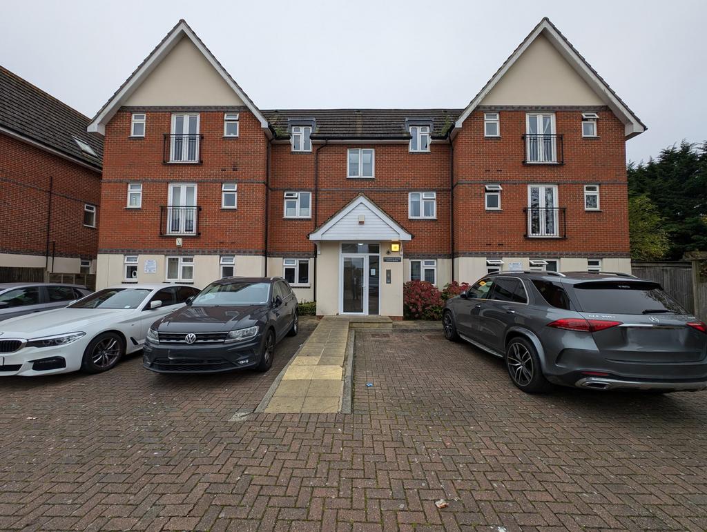 Kenbrook House, 557A Uxbridge Road... 2 bed flat for sale - £340,000