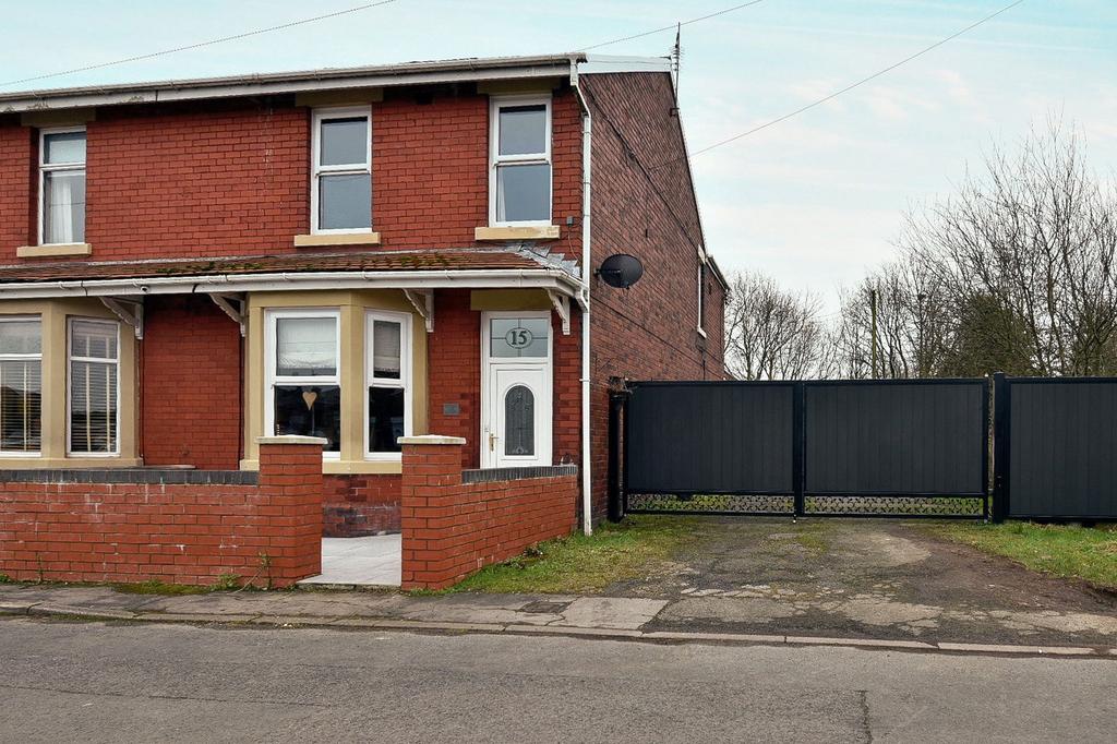 Harrison Road, Chorley PR7 3 bed semi-detached house for sale - £300,000