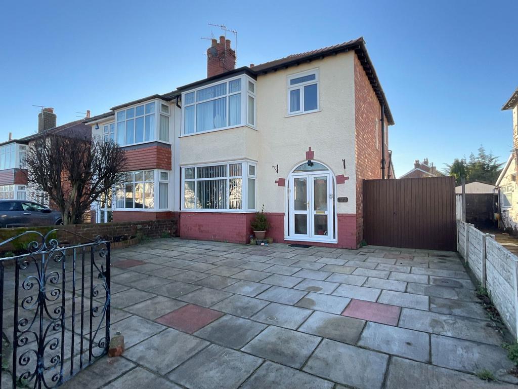 Mallee Crescent, Southport PR9 3 bed semi-detached house - £249,950