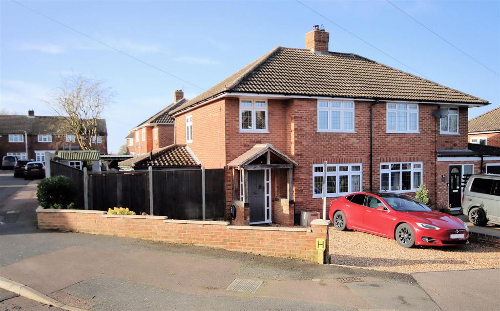Manor Road, Toddington, Dunstable 3 bed semi-detached house - £489,995