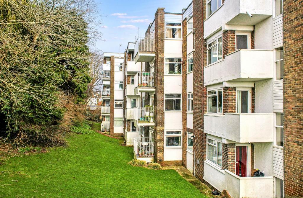 Priory Court, Mountfield Road 2 bed flat for sale - £299,000