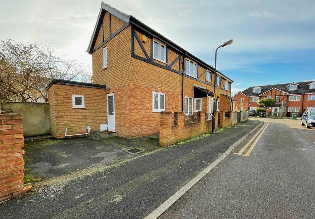 Wilson Avenue, Mitcham CR4 2 bed semi-detached house - £415,000