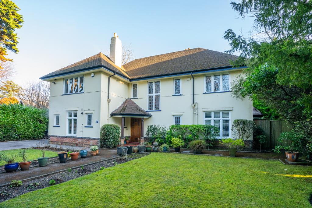 Chine Crescent Road, Westcliff... 4 bed detached house - £1,195,000