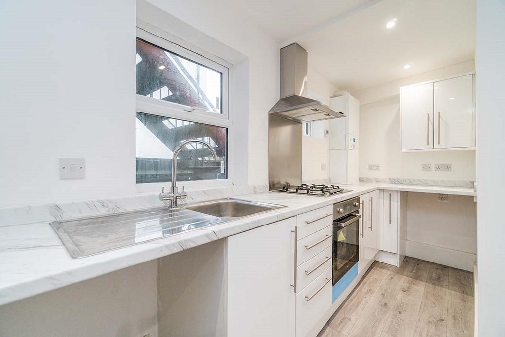 Windmill Road, Croydon CR0 1 bed flat - £1,100 pcm (£254 pw)