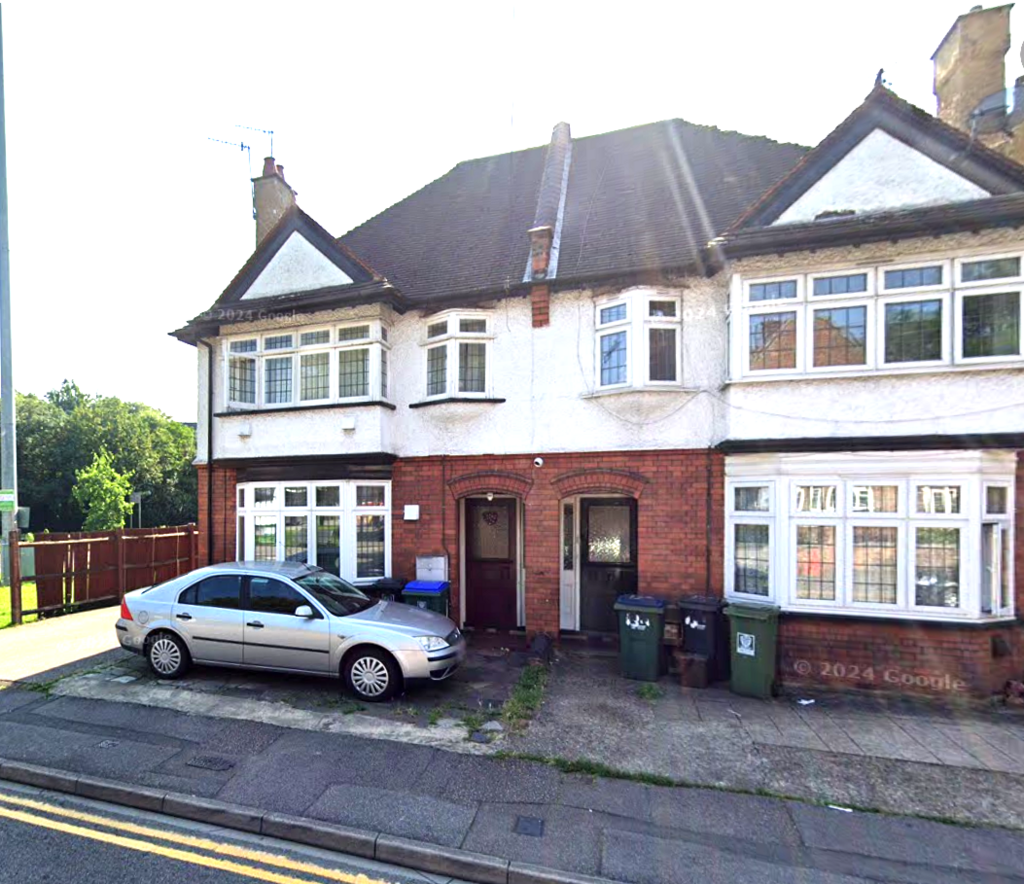 Albert Road South, Watford WD17 2 bed flat - £1,699 pcm (£392 pw)