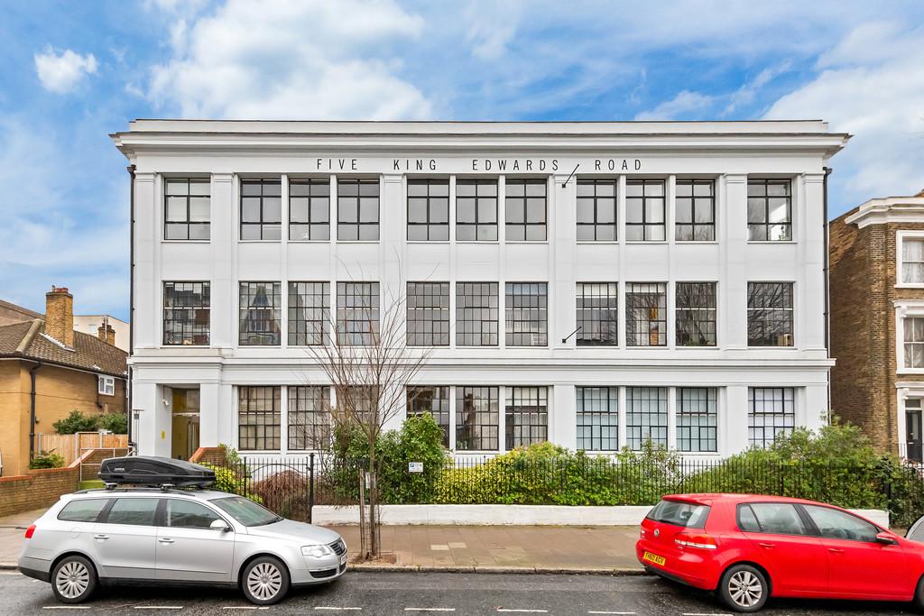 King Edwards Road, London Fields 2 bed apartment - £625,000