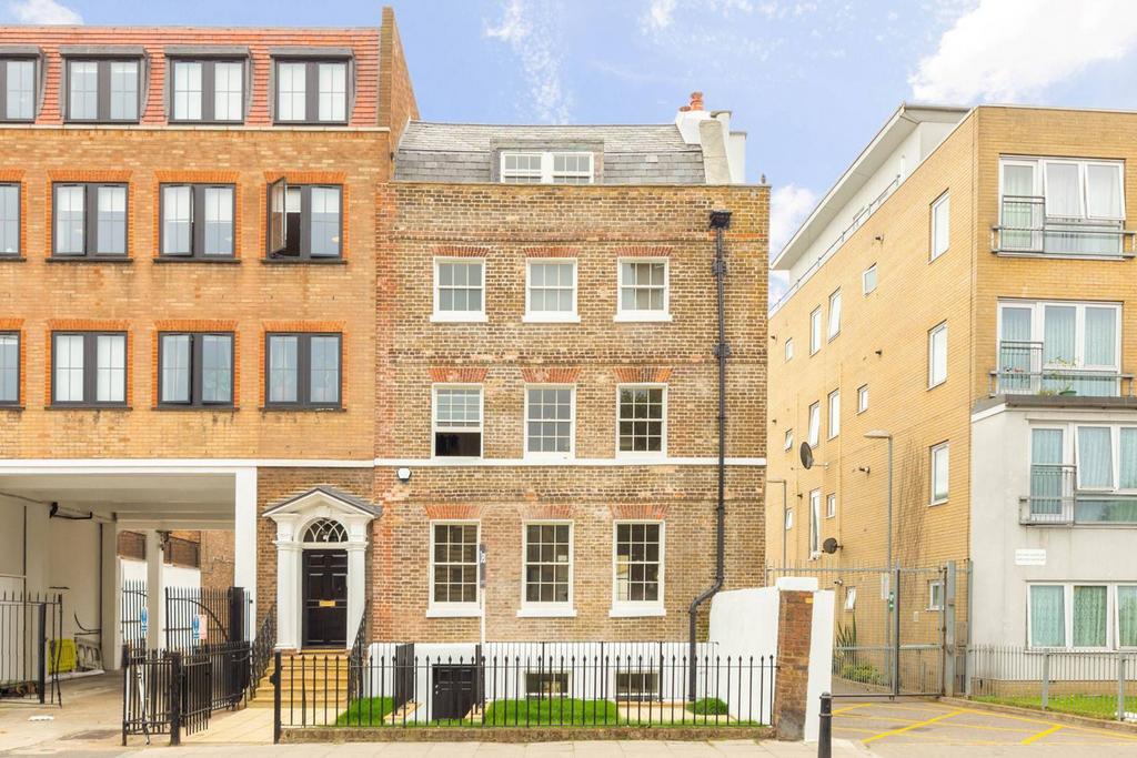 Dalston Lane, Dalston, London, E8 3 bed flat - £3,750 pcm (£865 pw)