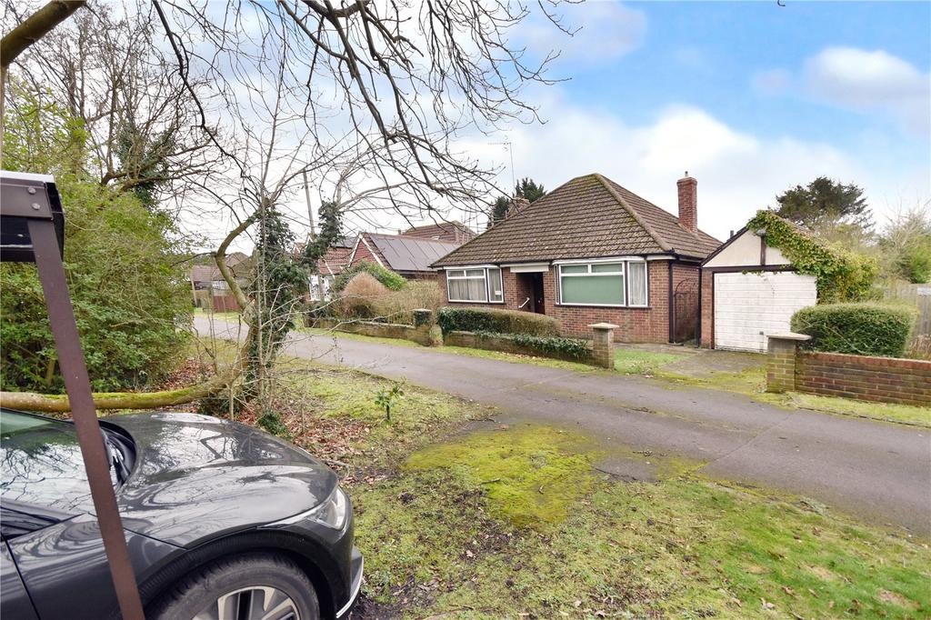 Smallfield, Surrey, RH6 3 bed bungalow for sale - £500,000