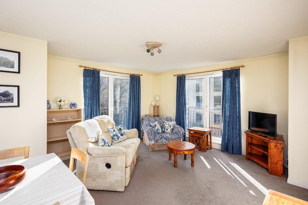Sinclair Place, Edinburgh EH11 2 bed flat - £1,300 pcm (£300 pw)