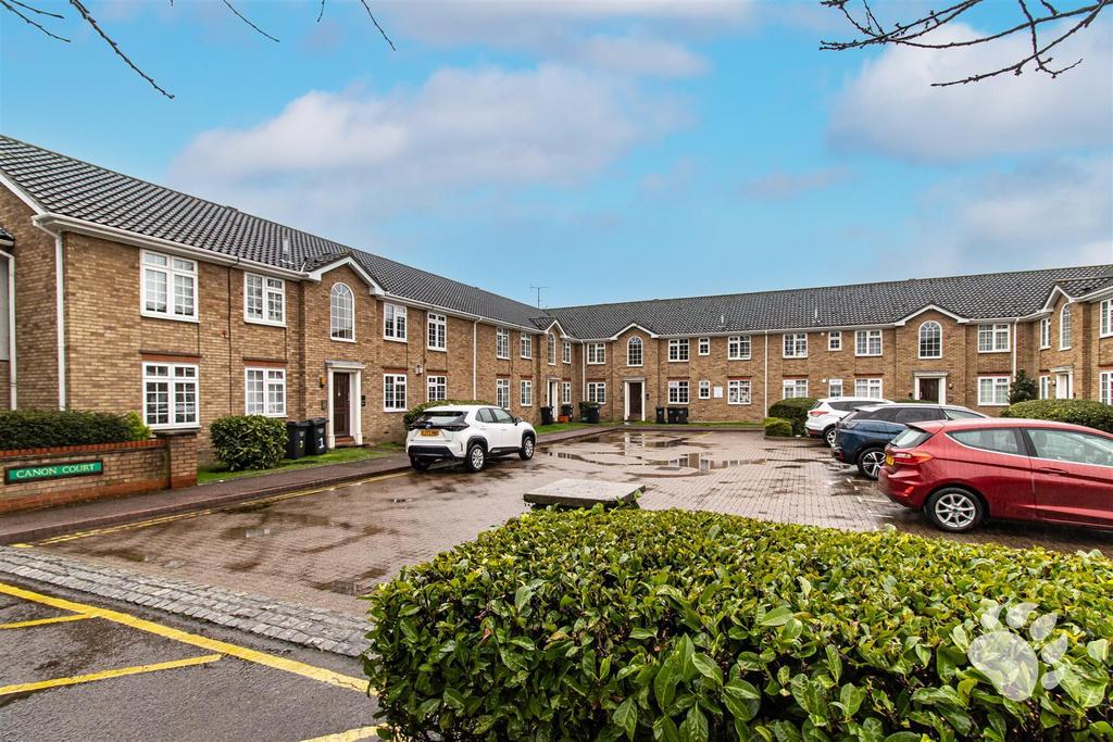 Canon Court, Basildon SS13 1 bed flat - £200,000